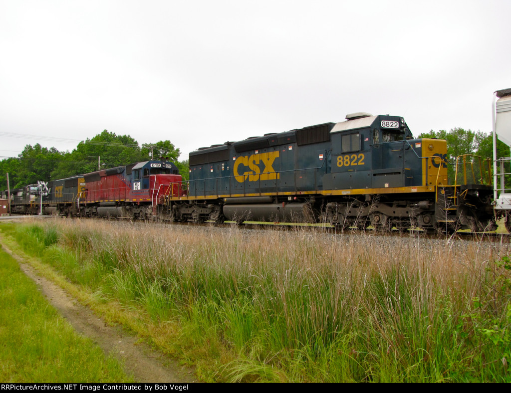 CSX 8822 and MEC 619
